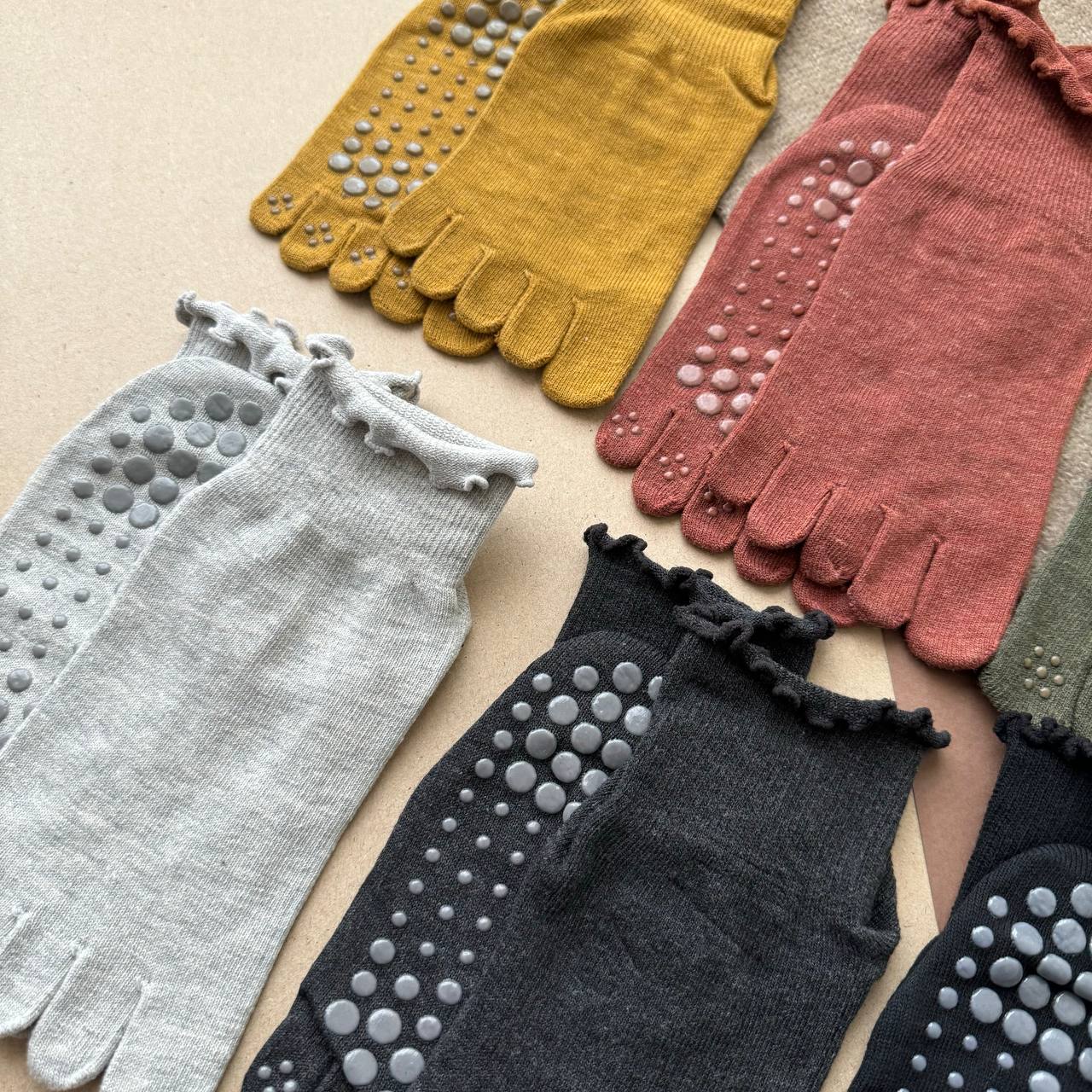 جوراب یوگا انگشتی – کُ گُ پوش